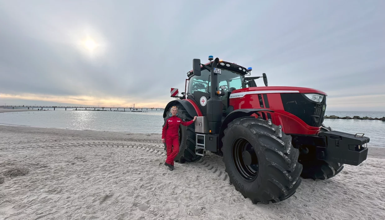 A tractor on the beach for the rescue at sea - THE FURROW